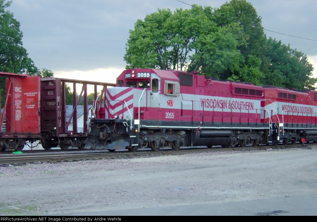 WSOR 2055 and 2054 entering the yard
